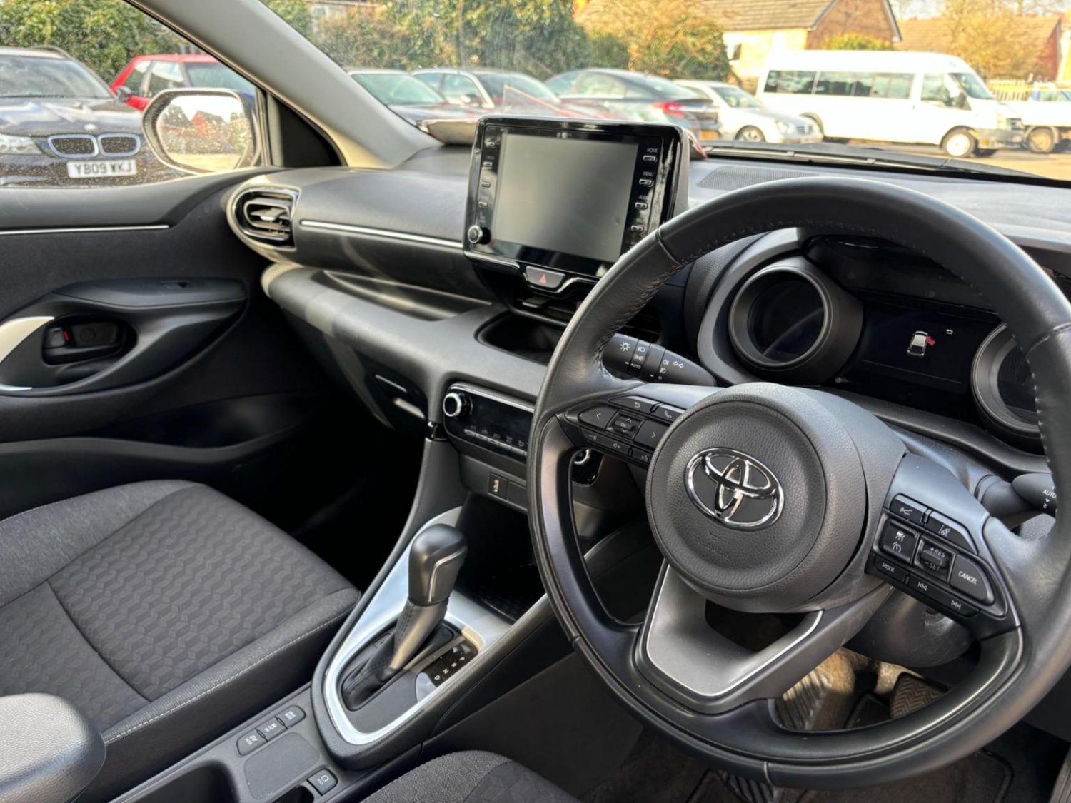 Used TOYOTA YARIS 2022 Blue for sale - £10995 in Coventry, West ...